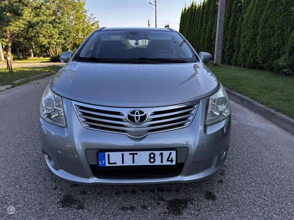 Pelēks Toyota Avensis 2010 Viļņa, ar dzinēja tilpumu 1.99 L un nobraukumu 210 tūkst. km par 4700 €, foto 2 vietnē AUTOMOTO.COM.LV