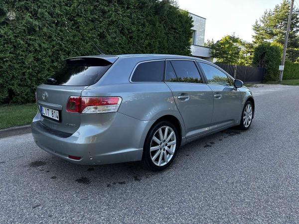 Pelēks Toyota Avensis 2010 Viļņa, ar dzinēja tilpumu 1.99 L un nobraukumu 210 tūkst. km par 4700 €, foto 5 vietnē AUTOMOTO.COM.LV