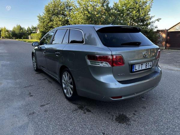 Pelēks Toyota Avensis 2010 Viļņa, ar dzinēja tilpumu 1.99 L un nobraukumu 210 tūkst. km par 4700 €, foto 7 vietnē AUTOMOTO.COM.LV
