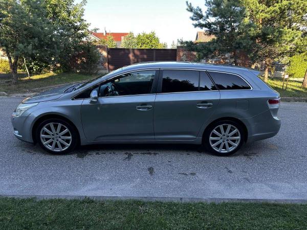 Pelēks Toyota Avensis 2010 Viļņa, ar dzinēja tilpumu 1.99 L un nobraukumu 210 tūkst. km par 4700 €, foto 8 vietnē AUTOMOTO.COM.LV