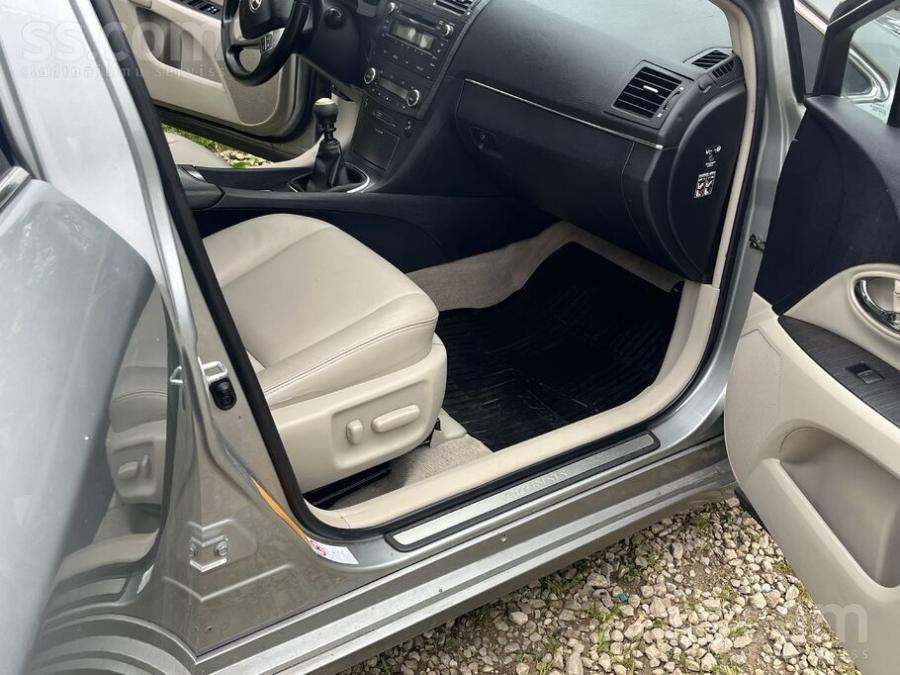 Pelēks Toyota Avensis 2010 Rīga, ar dzinēja tilpumu 2.00 L un nobraukumu 0 tūkst. km par 1950 €, foto 3 vietnē AUTOMOTO.COM.LV