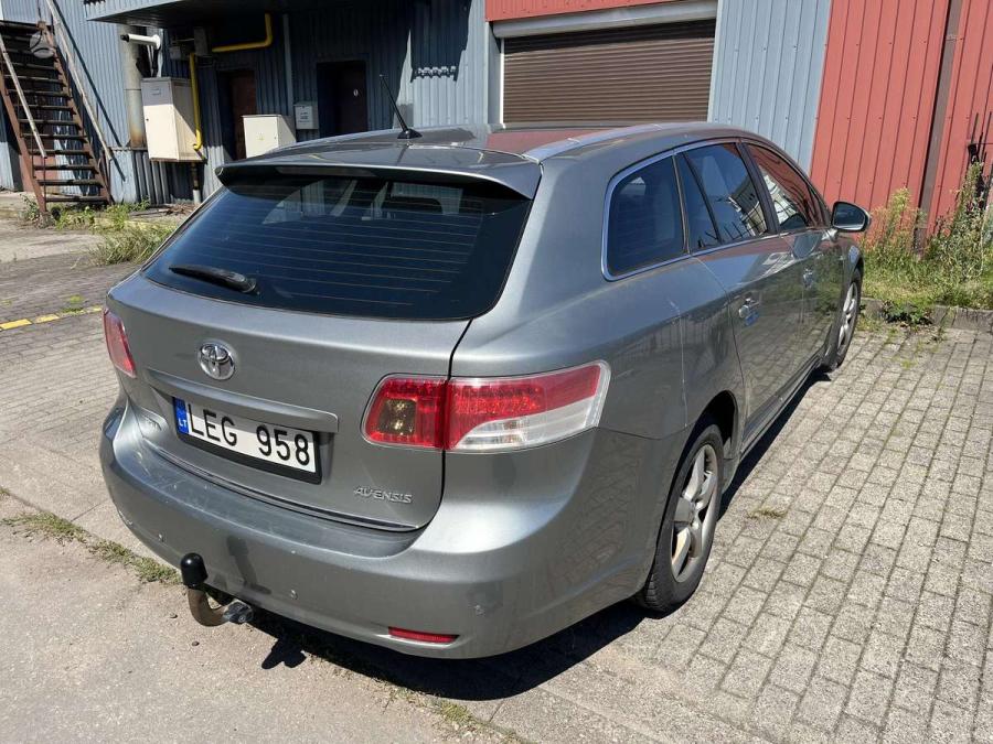 Pelēks Toyota Avensis 2010 Klaipėda, ar dzinēja tilpumu 2.00 L un nobraukumu 278 tūkst. km par 4000 €, foto 4 vietnē AUTOMOTO.COM.LV