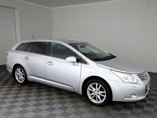 Pelēks Toyota Avensis 2010 Tallina, ar dzinēja tilpumu 2.00 L un nobraukumu 356 tūkst. km par 2499 €, foto 1 vietnē AUTOMOTO.COM.LV