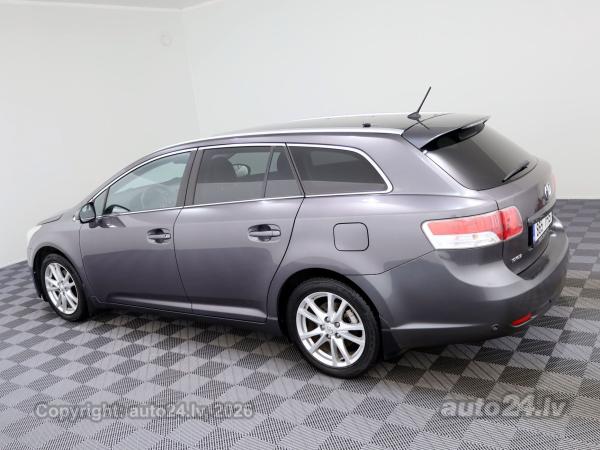 Pelēks Toyota Avensis 2010 Tallina, ar dzinēja tilpumu 1.80 L un nobraukumu 317 tūkst. km par 2999 €, foto 4 vietnē AUTOMOTO.COM.LV