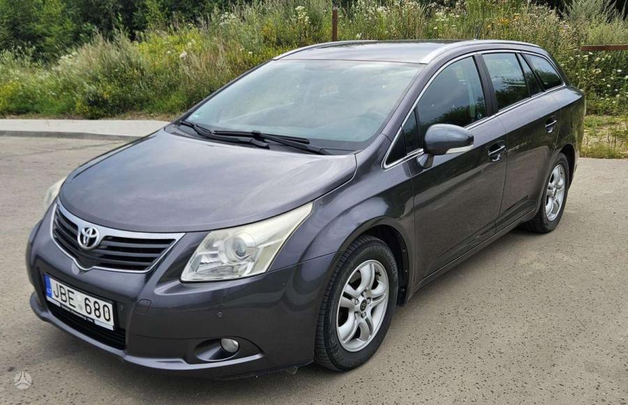 Pelēks Toyota Avensis 2010 Kauņa, ar dzinēja tilpumu 2.00 L un nobraukumu 185 tūkst. km par 4450 €, foto 1 vietnē AUTOMOTO.COM.LV