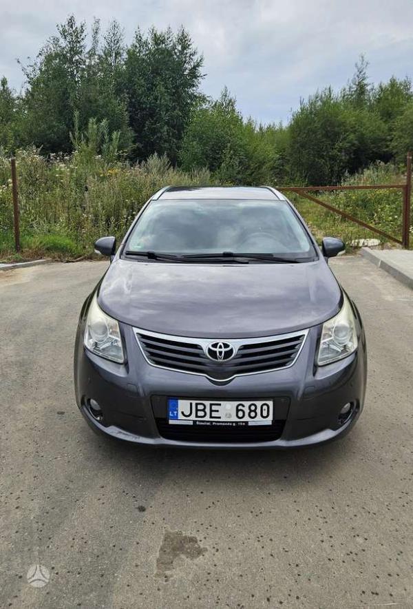 Pelēks Toyota Avensis 2010 Kauņa, ar dzinēja tilpumu 2.00 L un nobraukumu 185 tūkst. km par 4450 €, foto 2 vietnē AUTOMOTO.COM.LV