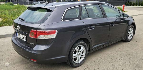 Pelēks Toyota Avensis 2010 Kauņa, ar dzinēja tilpumu 2.00 L un nobraukumu 185 tūkst. km par 4450 €, foto 3 vietnē AUTOMOTO.COM.LV