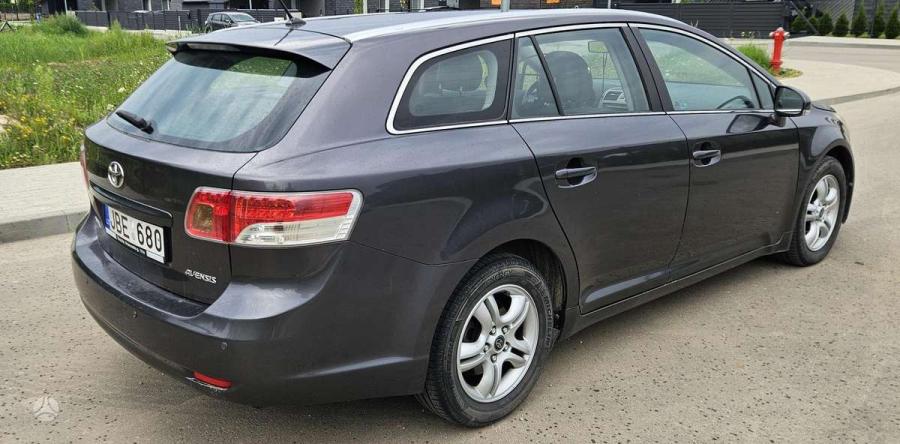 Pelēks Toyota Avensis 2010 Kauņa, ar dzinēja tilpumu 2.00 L un nobraukumu 185 tūkst. km par 4450 €, foto 4 vietnē AUTOMOTO.COM.LV