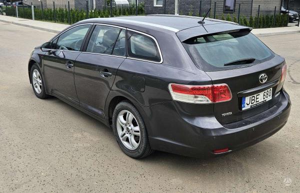 Pelēks Toyota Avensis 2010 Kauņa, ar dzinēja tilpumu 2.00 L un nobraukumu 185 tūkst. km par 4450 €, foto 5 vietnē AUTOMOTO.COM.LV