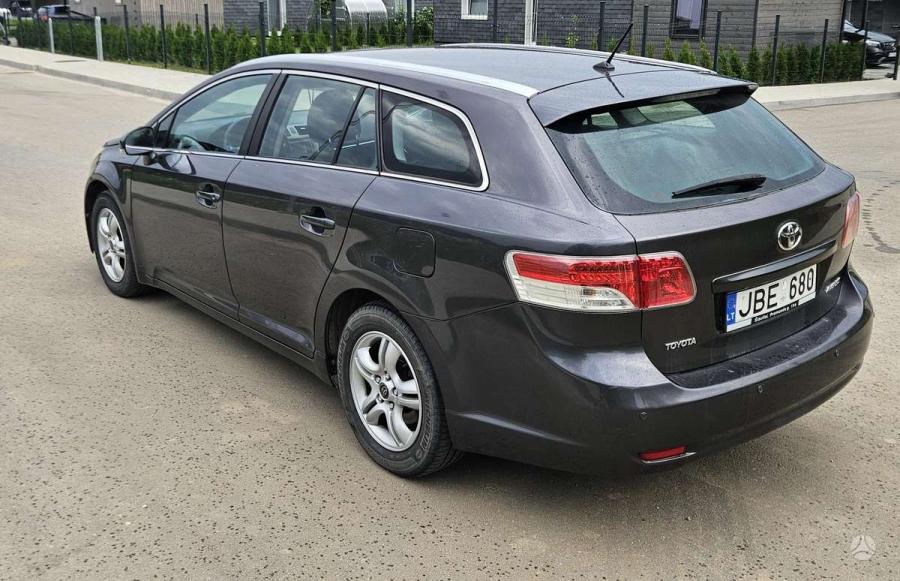 Pelēks Toyota Avensis 2010 Kauņa, ar dzinēja tilpumu 2.00 L un nobraukumu 185 tūkst. km par 4450 €, foto 6 vietnē AUTOMOTO.COM.LV