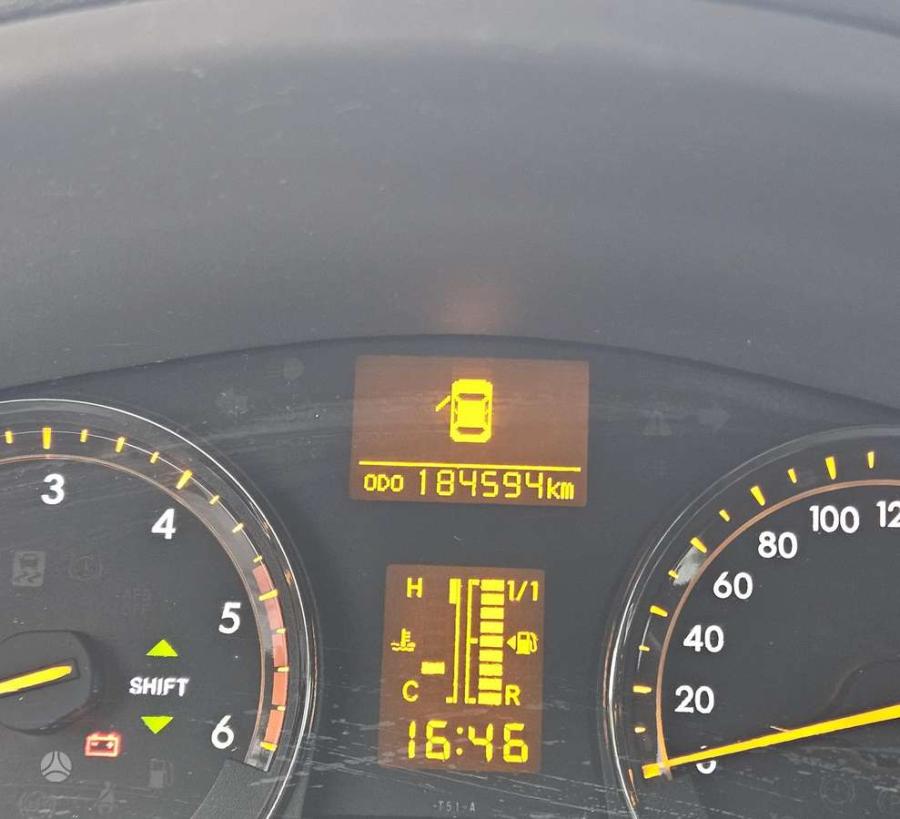 Pelēks Toyota Avensis 2010 Kauņa, ar dzinēja tilpumu 2.00 L un nobraukumu 185 tūkst. km par 4450 €, foto 9 vietnē AUTOMOTO.COM.LV