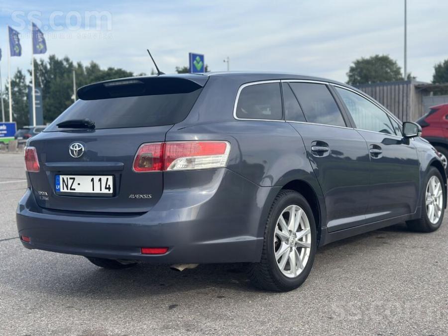 Pelēks Toyota Avensis 2010 Rīga, ar dzinēja tilpumu 2.20 L un nobraukumu 348 tūkst. km par 4500 €, foto 5 vietnē AUTOMOTO.COM.LV