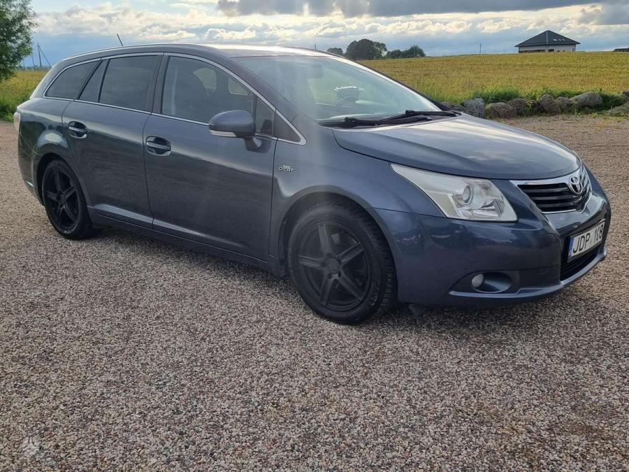 Pelēks Toyota Avensis 2010 Viļņa, ar dzinēja tilpumu 2.20 L un nobraukumu 360 tūkst. km par 3650 €, foto 3 vietnē AUTOMOTO.COM.LV