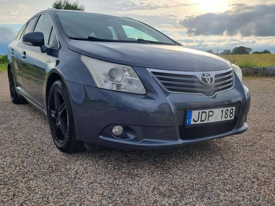 Pelēks Toyota Avensis 2010 Viļņa, ar dzinēja tilpumu 2.20 L un nobraukumu 360 tūkst. km par 3650 €, foto 4 vietnē AUTOMOTO.COM.LV