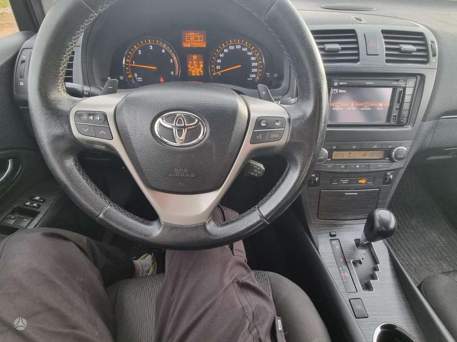 Pelēks Toyota Avensis 2010 Viļņa, ar dzinēja tilpumu 2.20 L un nobraukumu 360 tūkst. km par 3650 €, foto 8 vietnē AUTOMOTO.COM.LV