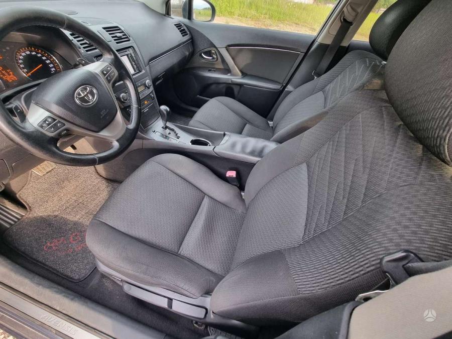 Pelēks Toyota Avensis 2010 Viļņa, ar dzinēja tilpumu 2.20 L un nobraukumu 360 tūkst. km par 3650 €, foto 11 vietnē AUTOMOTO.COM.LV