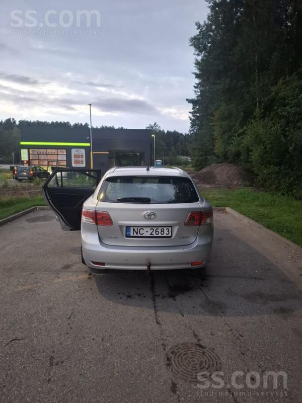 Grey Toyota Avensis 2010 in Riga, with an engine capacity of 2.00 L and mileage of 371 thousand km for 2300 €, photo 3 on AUTOMOTO.COM.LV