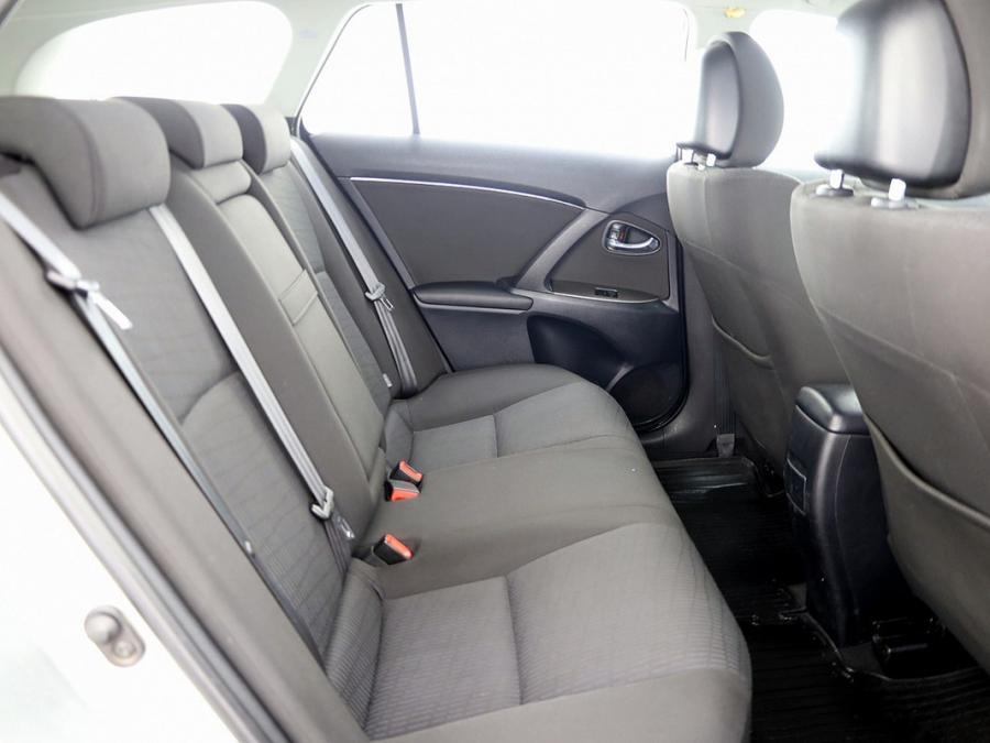 Grey Toyota Avensis 2010 in Tallinn, with an engine capacity of 1.80 L and mileage of 217 thousand km for 2799 €, photo 15 on AUTOMOTO.COM.LV