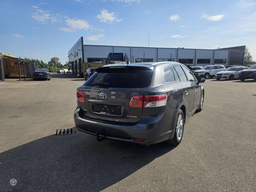 Pelēks Toyota Avensis 2010 Ukmergė, ar dzinēja tilpumu 2.00 L un nobraukumu 240 tūkst. km par 3650 €, foto 3 vietnē AUTOMOTO.COM.LV