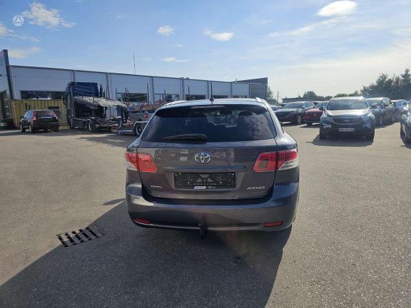 Pelēks Toyota Avensis 2010 Ukmergė, ar dzinēja tilpumu 2.00 L un nobraukumu 240 tūkst. km par 3650 €, foto 4 vietnē AUTOMOTO.COM.LV