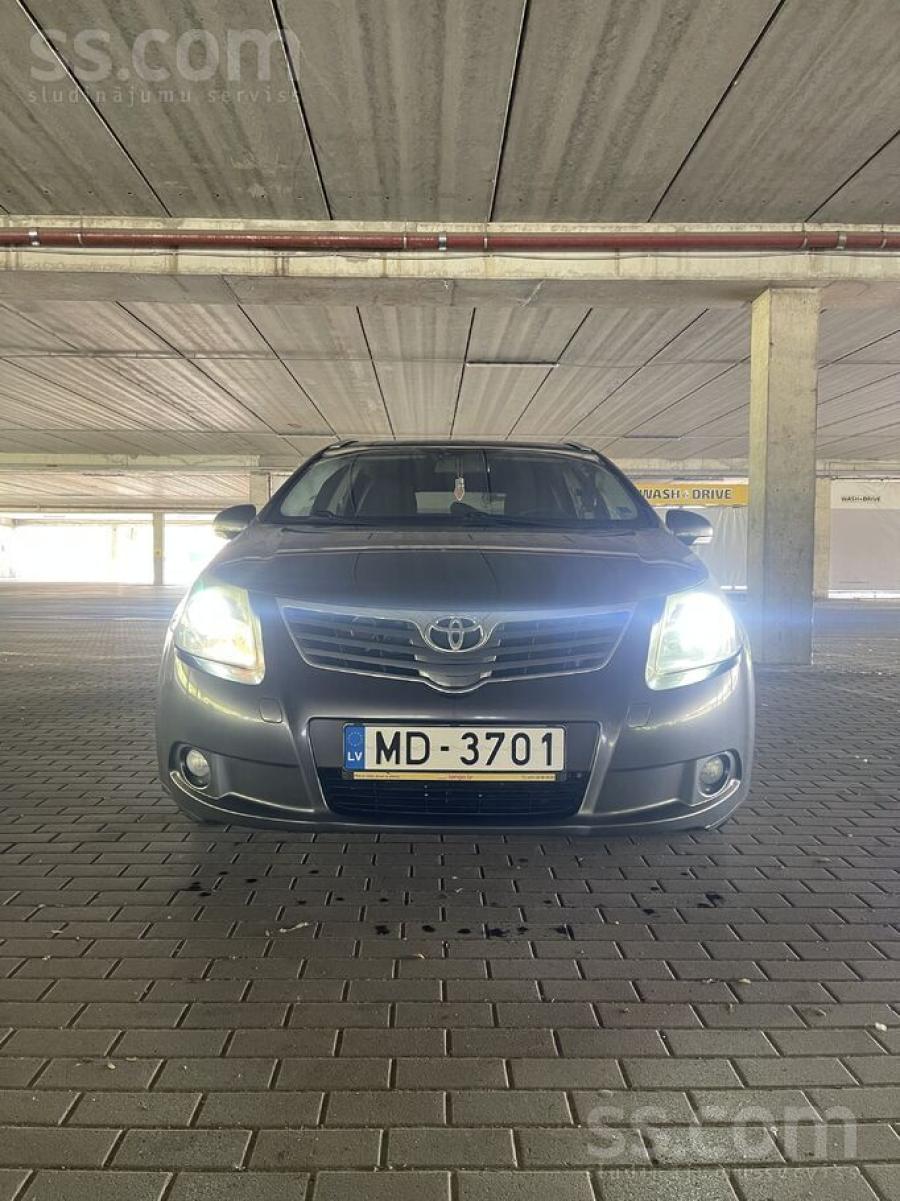 Серый Тойота Авенсис 2010 в Рига, объемом двигателя 1.80 л и пробегом 418 тыс. км за 4500 €, фото 1 на AUTOMOTO.COM.LV