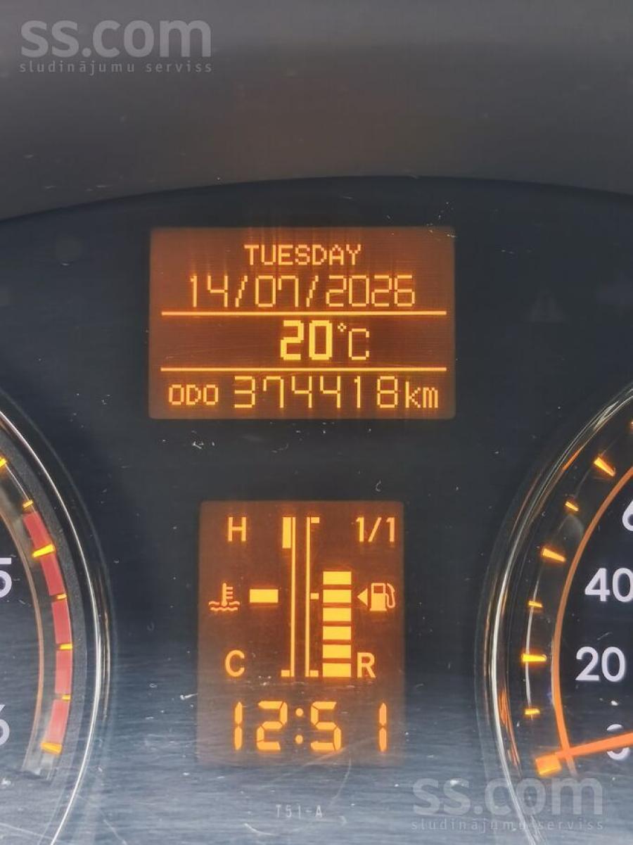 Grey Toyota Avensis 2010 in Valmiera, with an engine capacity of 2.00 L and mileage of 376 thousand km for 3199 €, photo 9 on AUTOMOTO.COM.LV