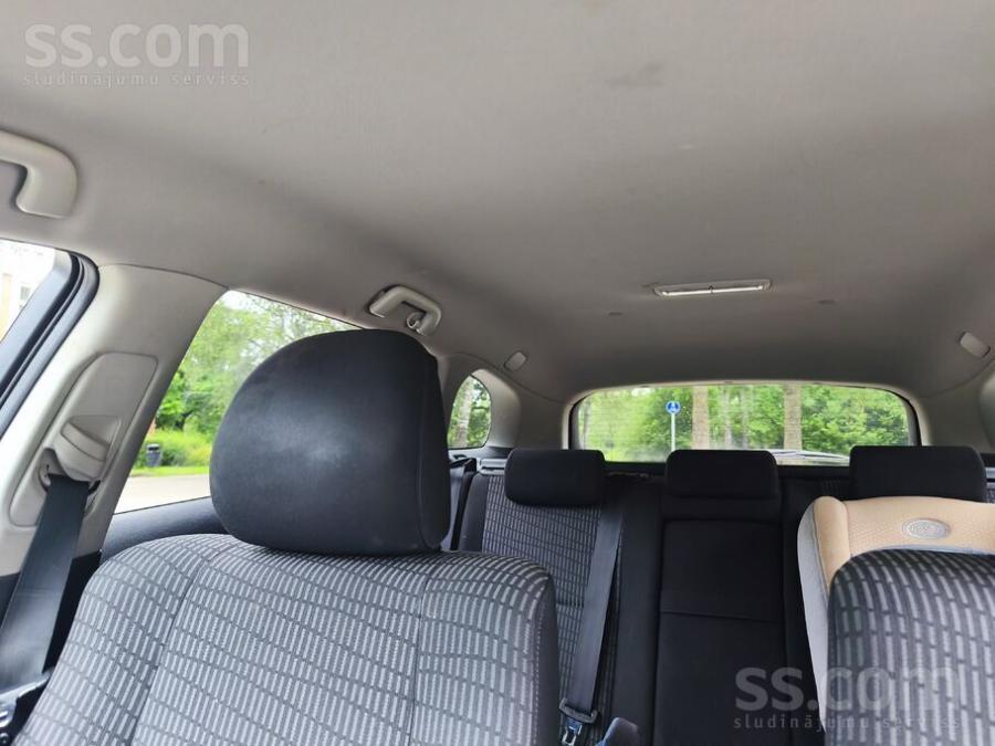 Grey Toyota Avensis 2010 in Valmiera, with an engine capacity of 2.00 L and mileage of 376 thousand km for 3199 €, photo 11 on AUTOMOTO.COM.LV