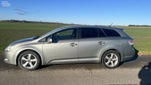 Pelēks Toyota Avensis 2010 Vilkaviškis, ar dzinēja tilpumu 2.20 L un nobraukumu 337 tūkst. km par 4200 €, foto  vietnē AUTOMOTO.COM.LV