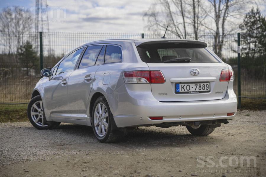 Grey Toyota Avensis 2010 in Riga, with an engine capacity of 2.30 L and mileage of 346 thousand km for 5890 €, photo 5 on AUTOMOTO.COM.LV