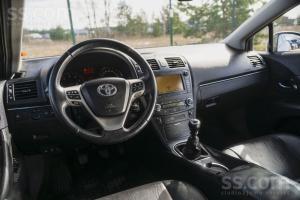 Grey Toyota Avensis 2010 in Riga, with an engine capacity of 2.30 L and mileage of 346 thousand km for 5890 €, photo 8 on AUTOMOTO.COM.LV