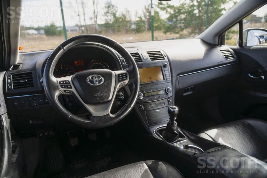 Grey Toyota Avensis 2010 in Riga, with an engine capacity of 2.30 L and mileage of 346 thousand km for 5890 €, photo 8 on AUTOMOTO.COM.LV