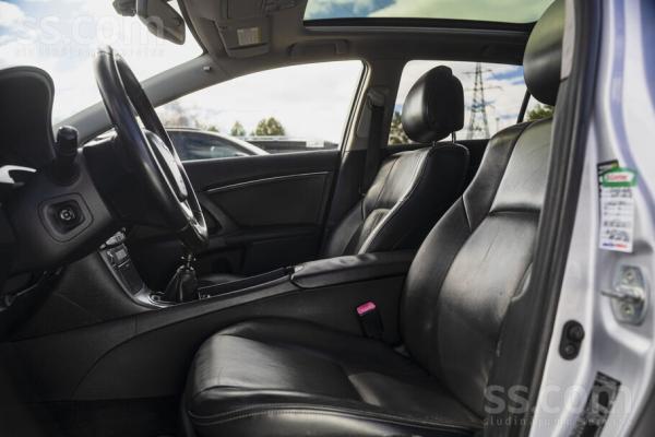 Toyota Avensis 2010 Rīga vietnē Pelēks Toyota Avensis 2010 Rīga, ar dzinēja tilpumu 2.30 L un nobraukumu 346 tūkst. km par 5890 €, foto 9 vietnē AUTOMOTO.COM.LV