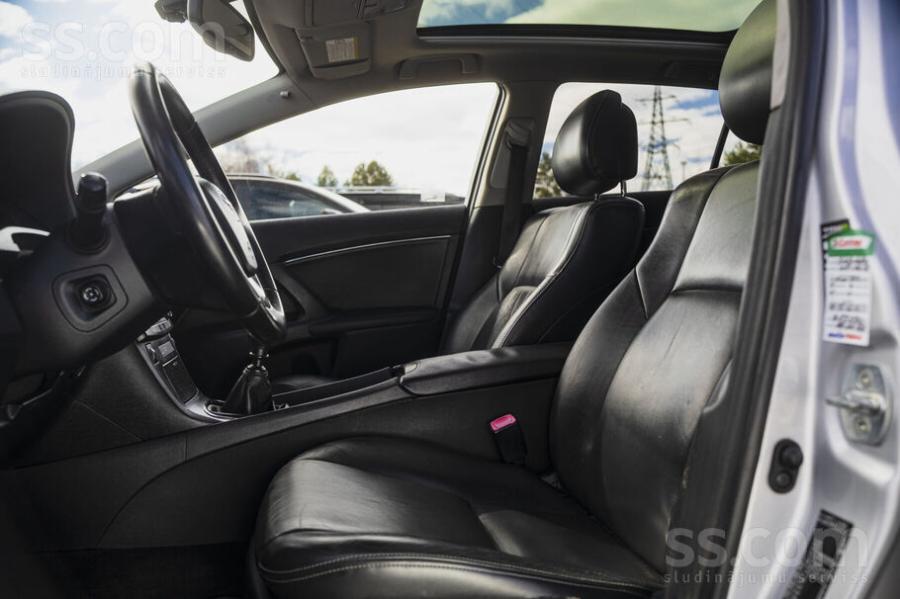 Grey Toyota Avensis 2010 in Riga, with an engine capacity of 2.30 L and mileage of 346 thousand km for 5890 €, photo 9 on AUTOMOTO.COM.LV