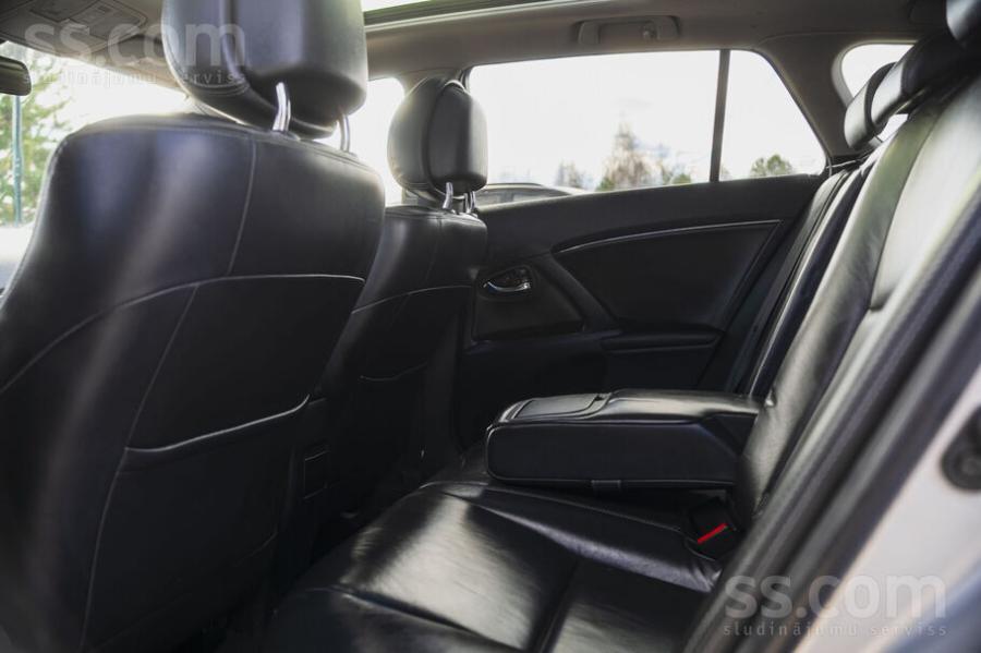 Grey Toyota Avensis 2010 in Riga, with an engine capacity of 2.30 L and mileage of 346 thousand km for 5890 €, photo 11 on AUTOMOTO.COM.LV