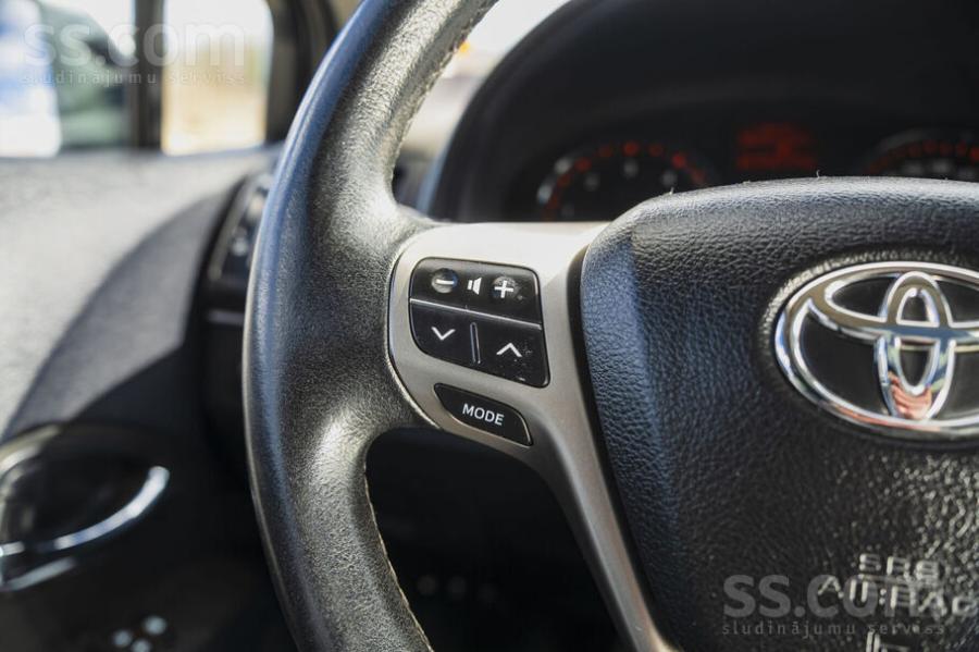 Grey Toyota Avensis 2010 in Riga, with an engine capacity of 2.30 L and mileage of 346 thousand km for 5890 €, photo 15 on AUTOMOTO.COM.LV