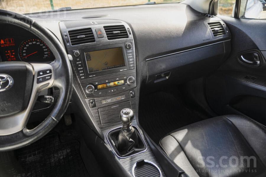 Grey Toyota Avensis 2010 in Riga, with an engine capacity of 2.30 L and mileage of 346 thousand km for 5890 €, photo 20 on AUTOMOTO.COM.LV