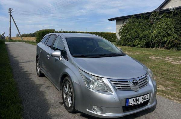 Toyota Avensis 2010 in Alytus on AUTOMOTO.COM.LV Grey Toyota Avensis 2010 in Alytus, with an engine capacity of 2.00 L and mileage of 291 thousand km for 3600 €, photo 3 on AUTOMOTO.COM.LV