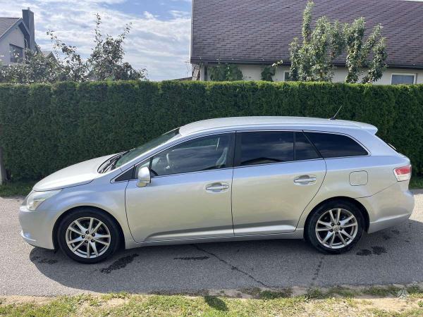 Toyota Avensis 2010 in Alytus on AUTOMOTO.COM.LV Grey Toyota Avensis 2010 in Alytus, with an engine capacity of 2.00 L and mileage of 291 thousand km for 3600 €, photo 5 on AUTOMOTO.COM.LV