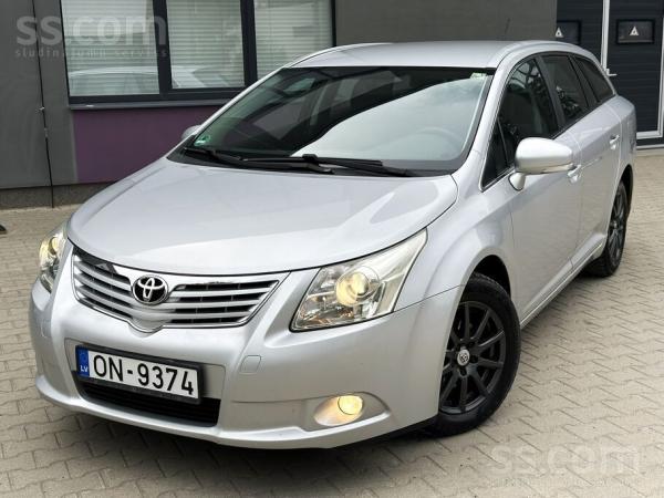 Grey Toyota Avensis 2010 in Riga, with an engine capacity of 2.00 L and mileage of 330 thousand km for 3500 €, photo 1 on AUTOMOTO.COM.LV