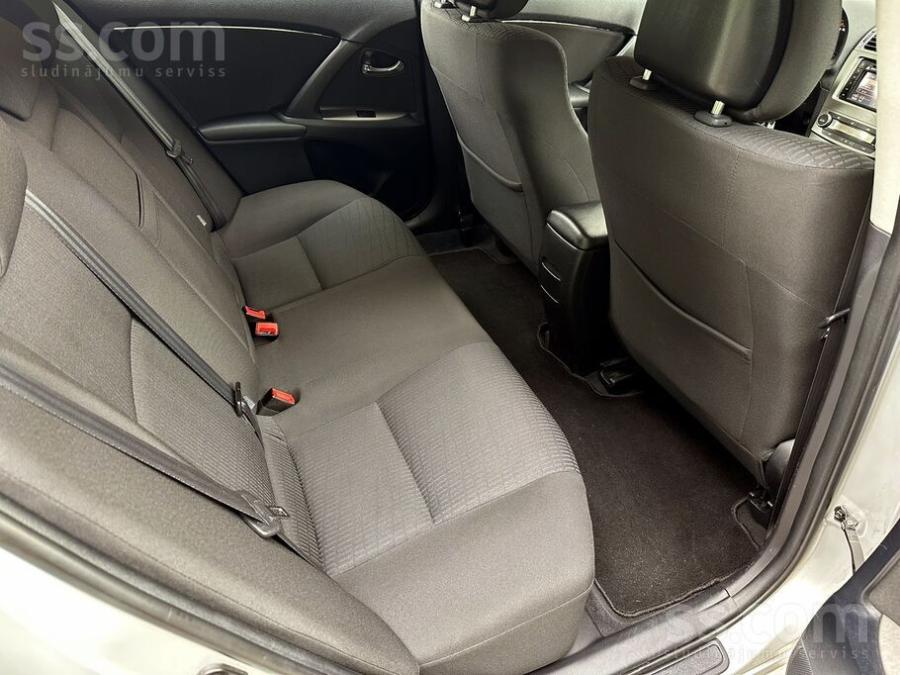 Grey Toyota Avensis 2010 in Riga, with an engine capacity of 2.00 L and mileage of 330 thousand km for 3500 €, photo 13 on AUTOMOTO.COM.LV