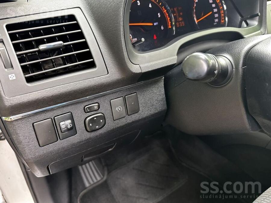 Grey Toyota Avensis 2010 in Riga, with an engine capacity of 2.00 L and mileage of 330 thousand km for 3500 €, photo 21 on AUTOMOTO.COM.LV