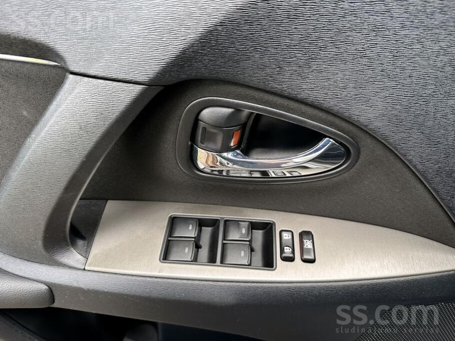Grey Toyota Avensis 2010 in Riga, with an engine capacity of 2.00 L and mileage of 330 thousand km for 3500 €, photo 22 on AUTOMOTO.COM.LV