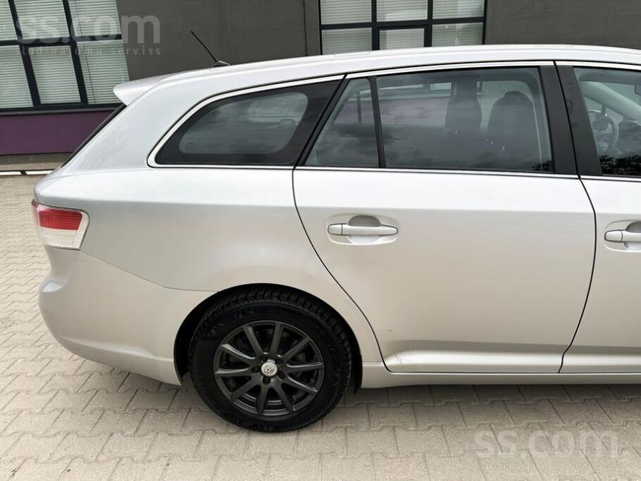 Grey Toyota Avensis 2010 in Riga, with an engine capacity of 2.00 L and mileage of 330 thousand km for 3500 €, photo 30 on AUTOMOTO.COM.LV