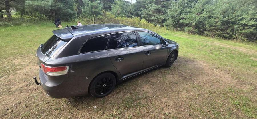 Pelēks Toyota Avensis 2010 Viļņa, ar dzinēja tilpumu 2.00 L un nobraukumu 394 tūkst. km par 2200 €, foto 8 vietnē AUTOMOTO.COM.LV