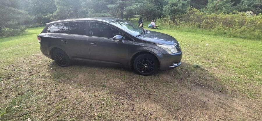 Pelēks Toyota Avensis 2010 Viļņa, ar dzinēja tilpumu 2.00 L un nobraukumu 394 tūkst. km par 2200 €, foto 12 vietnē AUTOMOTO.COM.LV