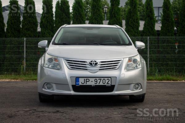 Pelēks Toyota Avensis 2010 Jelgava, ar dzinēja tilpumu 2.20 L un nobraukumu 360 tūkst. km par 3300 €, foto 3 vietnē AUTOMOTO.COM.LV