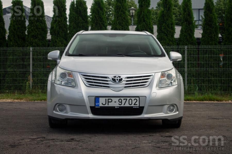 Pelēks Toyota Avensis 2010 Jelgava, ar dzinēja tilpumu 2.20 L un nobraukumu 360 tūkst. km par 3300 €, foto 3 vietnē AUTOMOTO.COM.LV