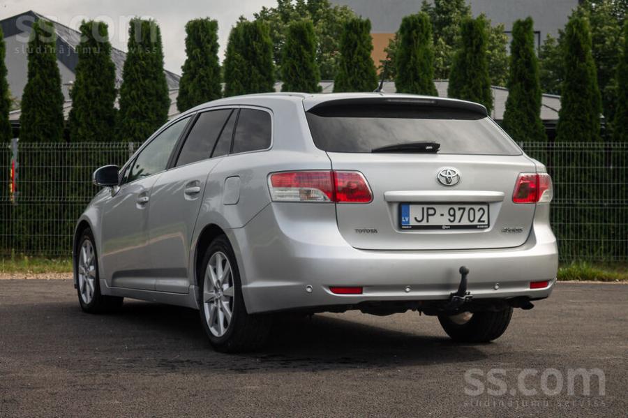 Pelēks Toyota Avensis 2010 Jelgava, ar dzinēja tilpumu 2.20 L un nobraukumu 360 tūkst. km par 3300 €, foto 5 vietnē AUTOMOTO.COM.LV
