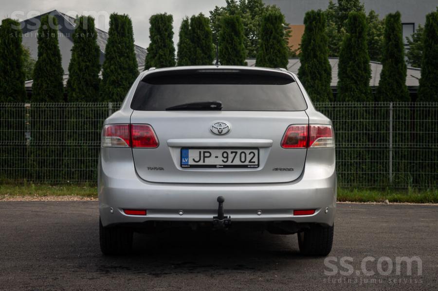 Pelēks Toyota Avensis 2010 Jelgava, ar dzinēja tilpumu 2.20 L un nobraukumu 360 tūkst. km par 3300 €, foto 6 vietnē AUTOMOTO.COM.LV