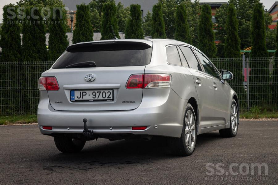 Pelēks Toyota Avensis 2010 Jelgava, ar dzinēja tilpumu 2.20 L un nobraukumu 360 tūkst. km par 3300 €, foto 7 vietnē AUTOMOTO.COM.LV